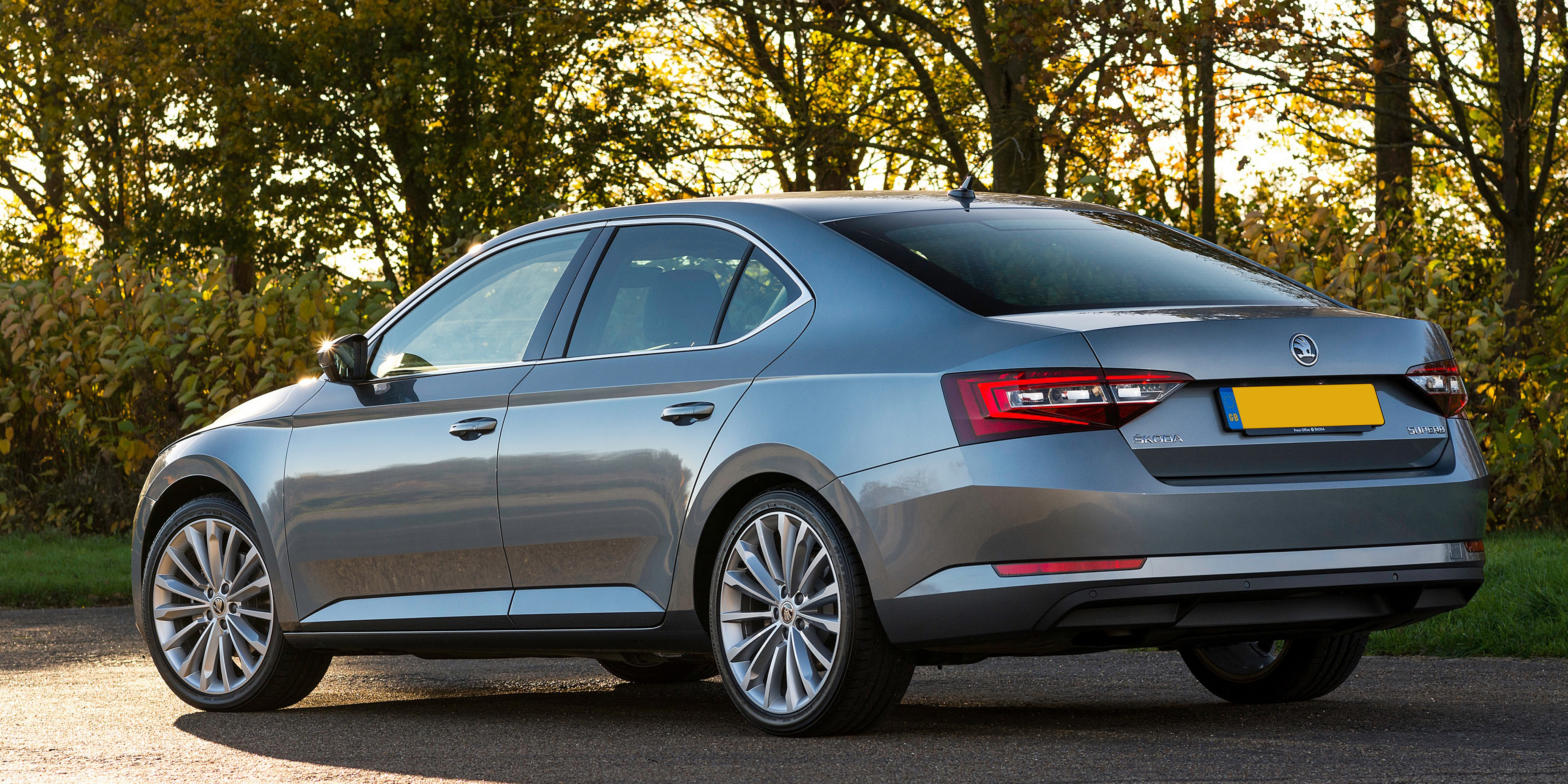 Skoda Superb Review | carwow