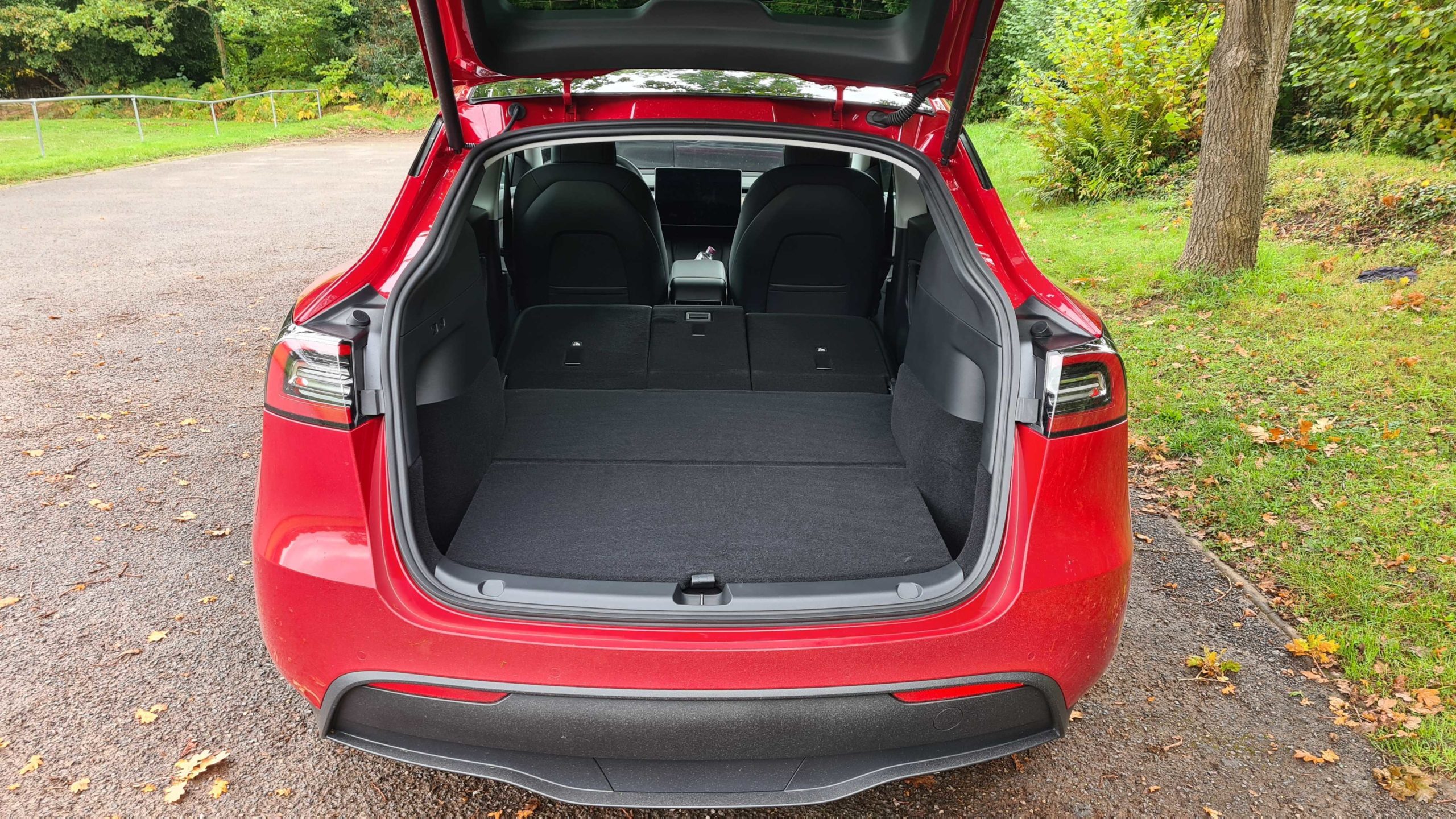 Tesla Model Y Review 2022 | Drive, Specs & Pricing | carwow