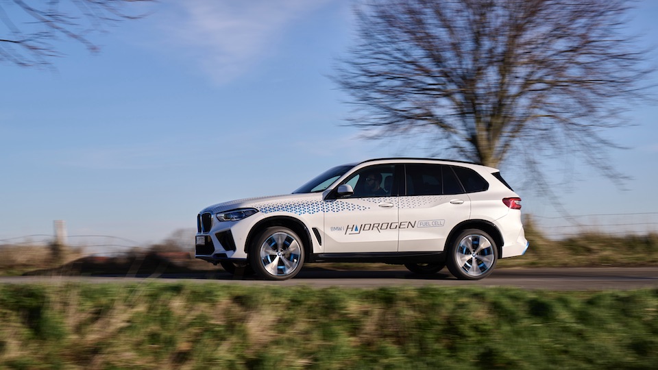 BMW iX5 debuts in UK: Hydrogen-powered SUV tests future tech | Carwow