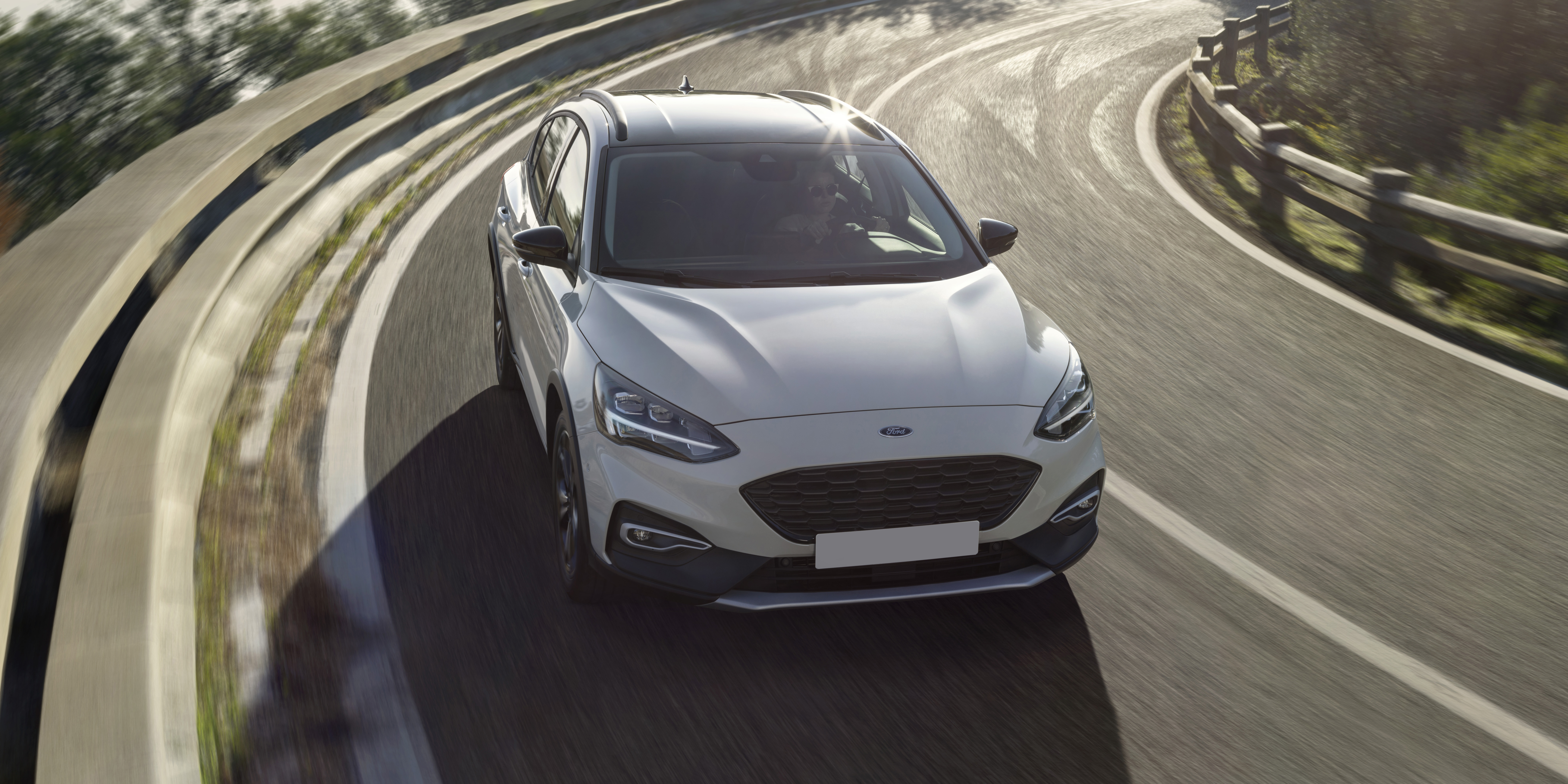 New Ford Focus Vignale Review | carwow