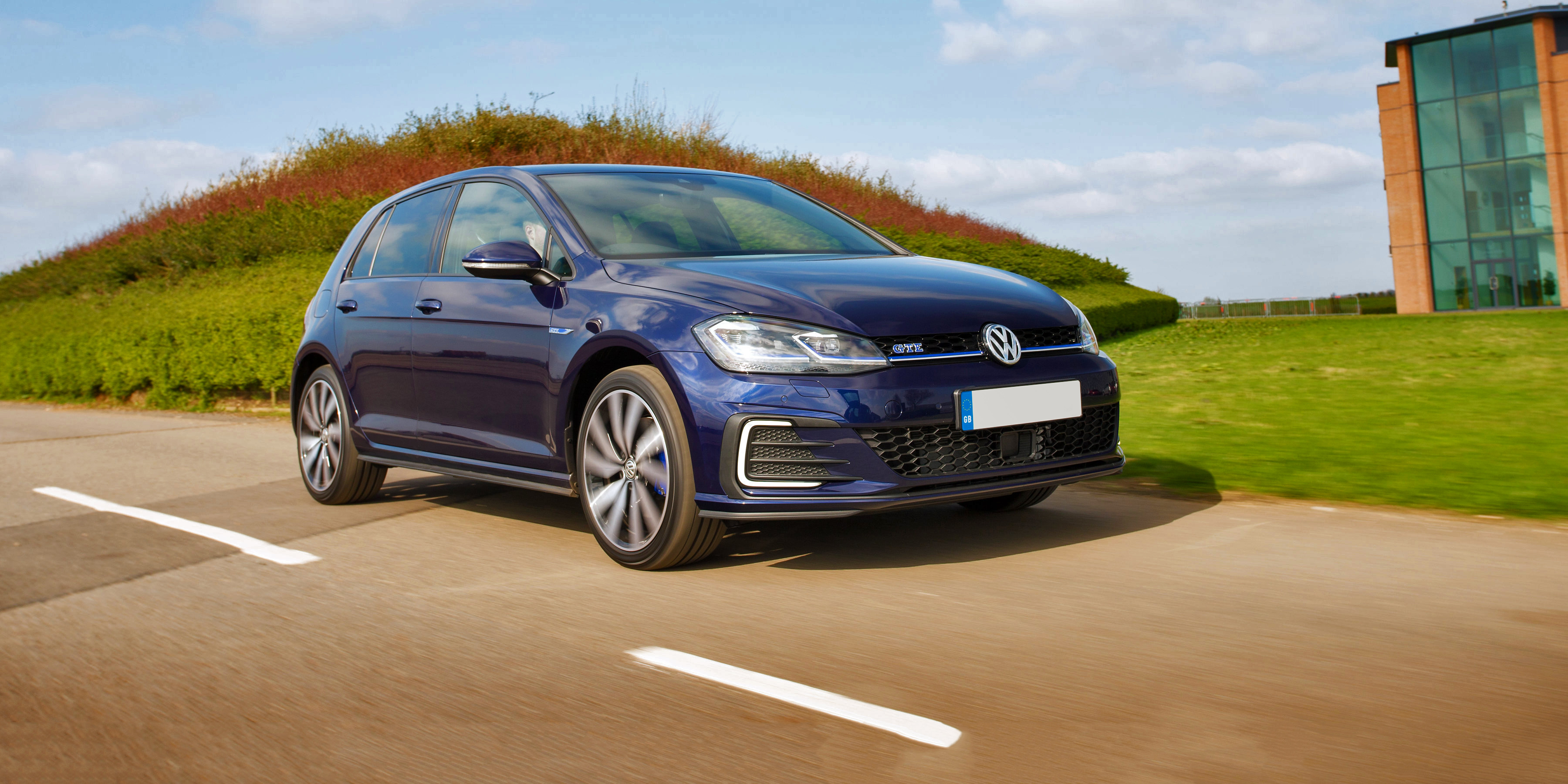 New Volkswagen Golf GTE Review | carwow