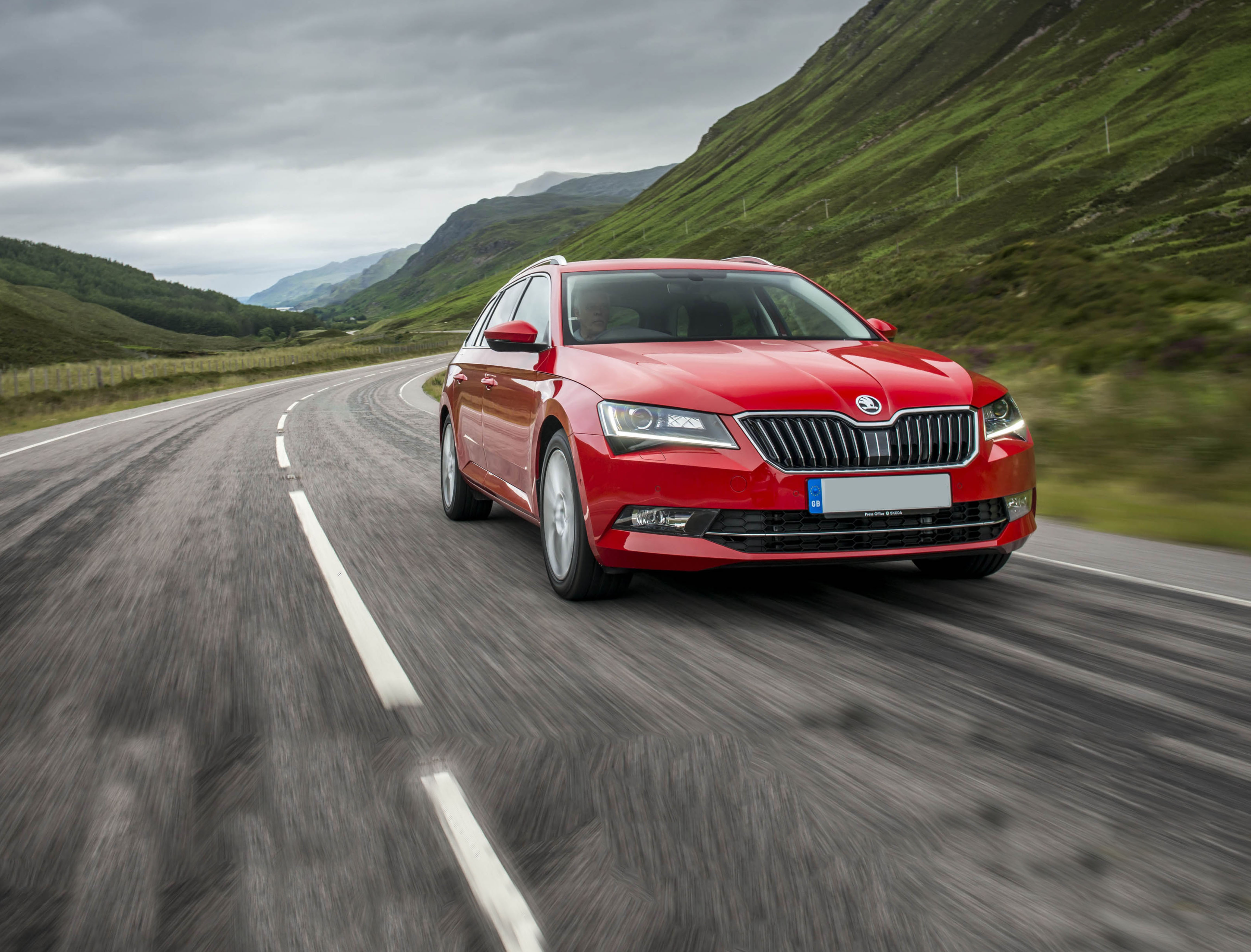 Skoda Superb Estate Review | carwow