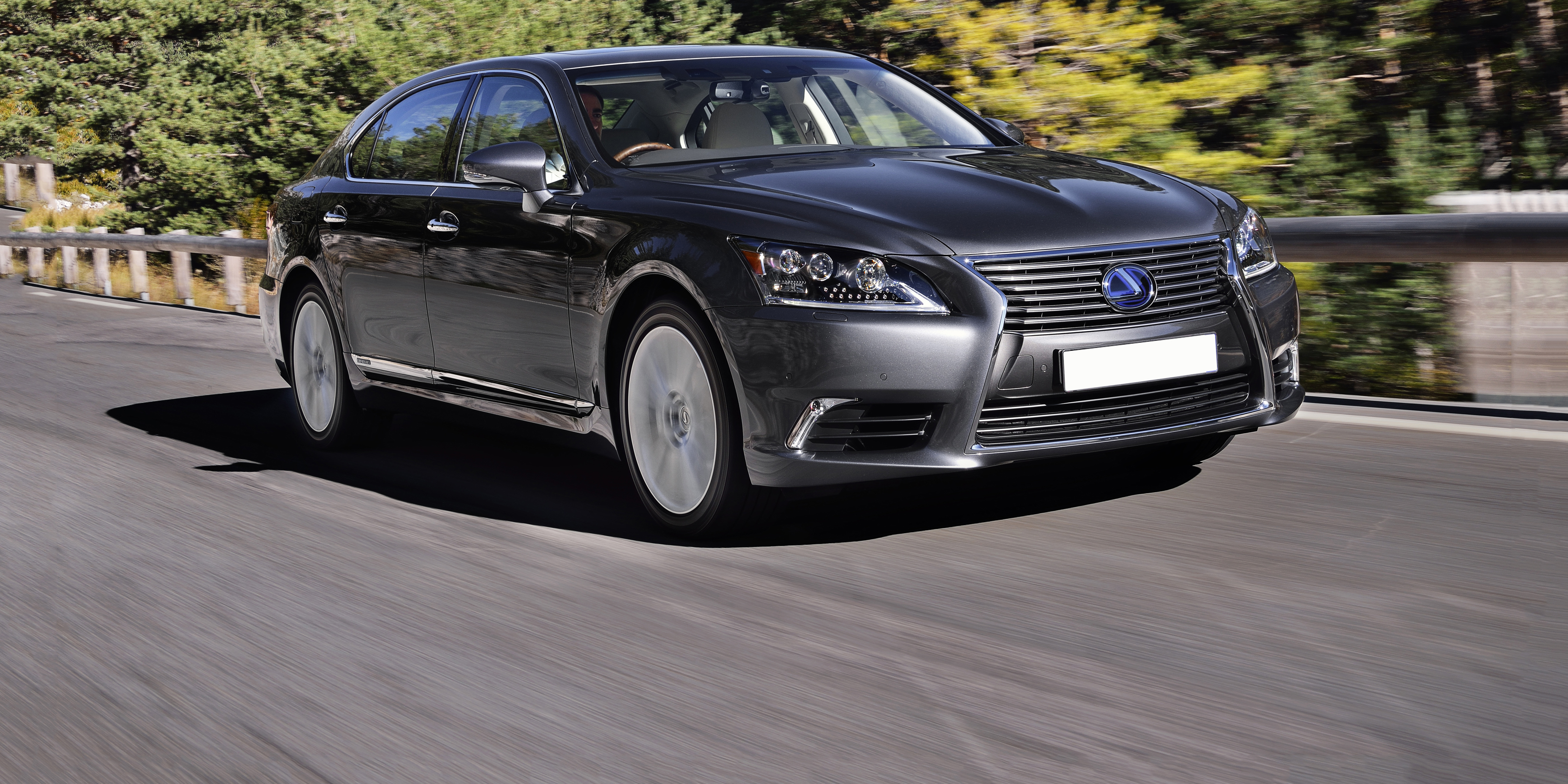 Lexus LS Review | carwow