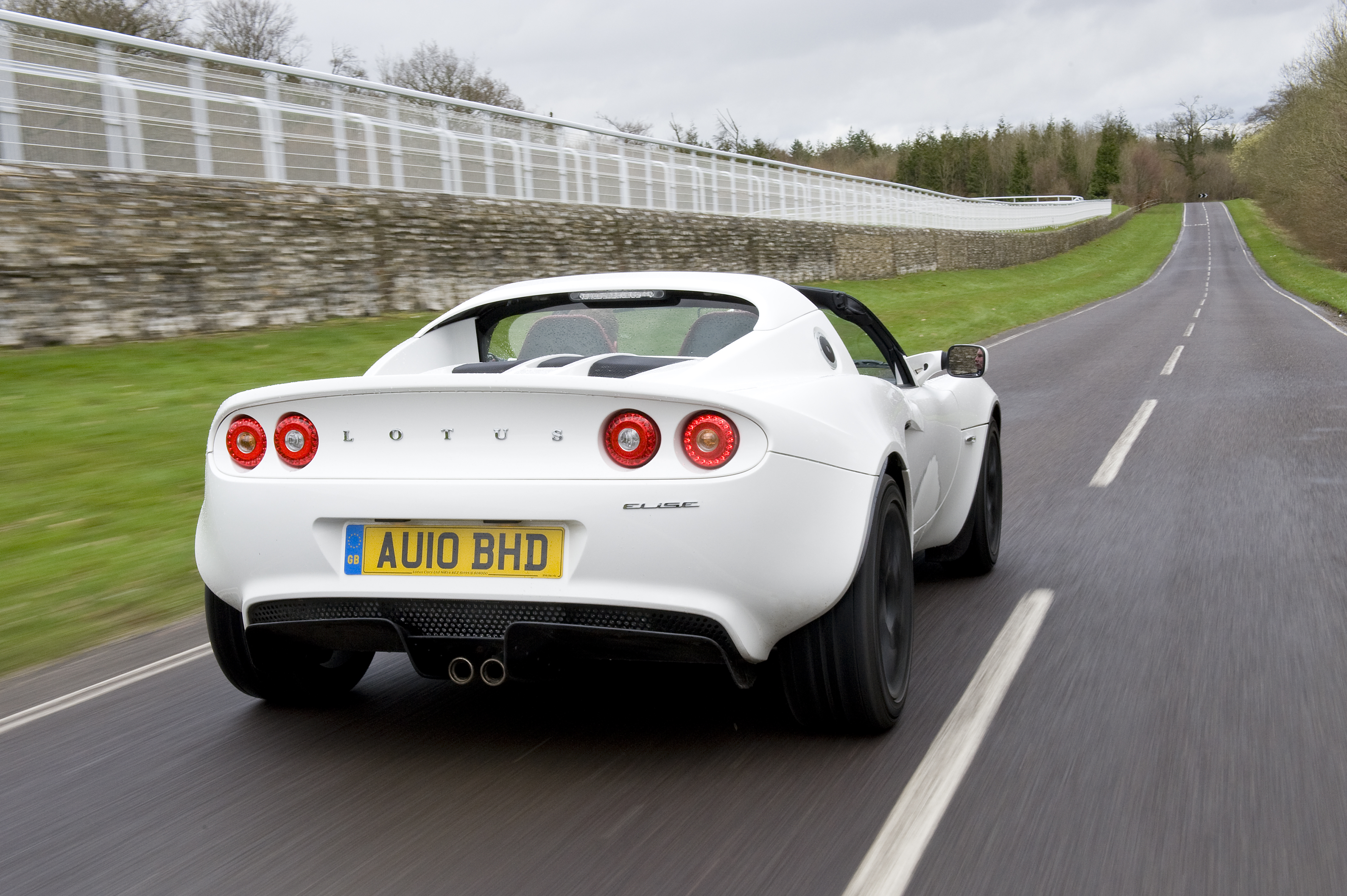 Lotus Elise Review | carwow