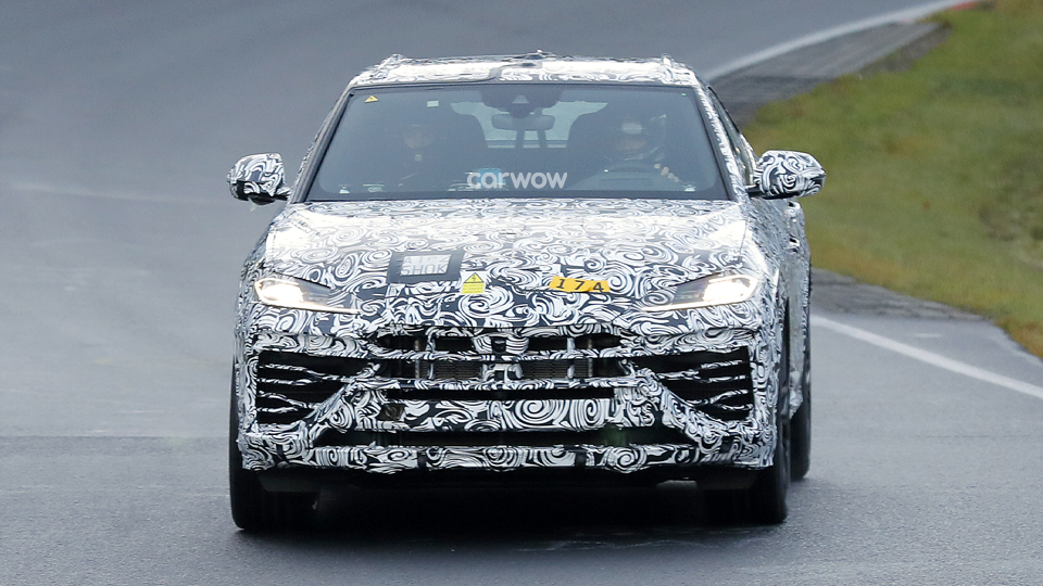 New Lamborghini Urus Hybrid spotted: everything we know so far | carwow
