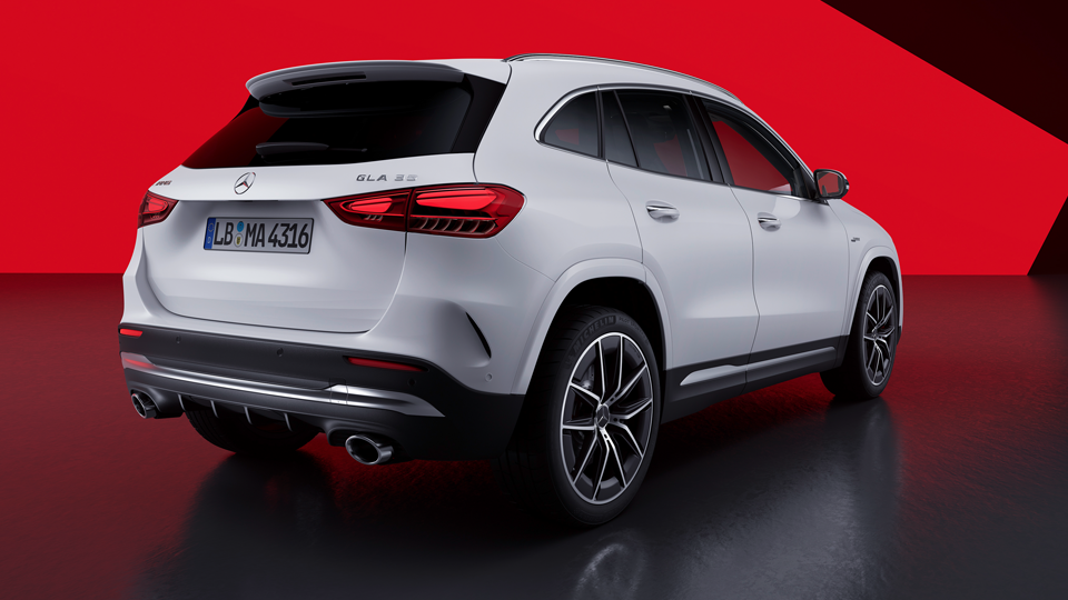 New Mercedes GLA and GLB revealed: mid-life facelift for baby SUVs | Carwow