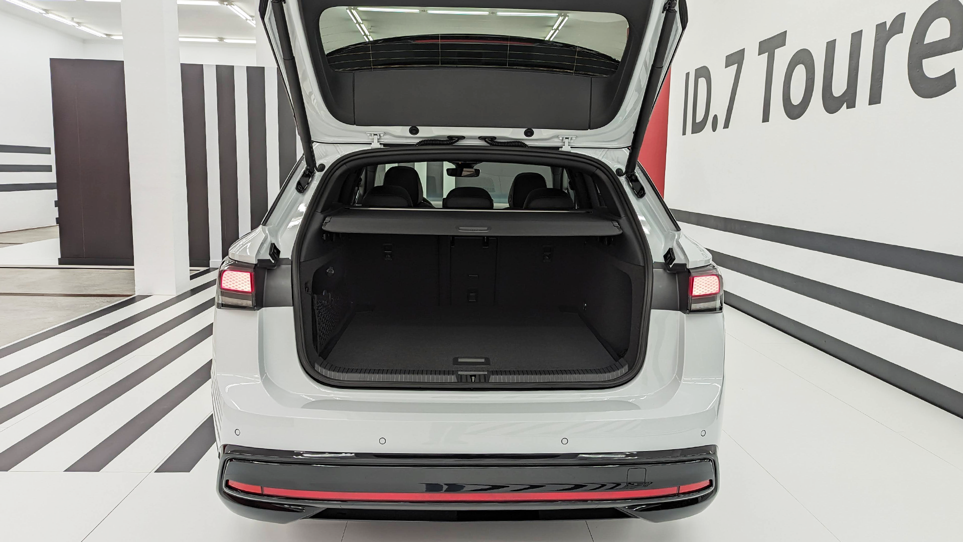 New Volkswagen ID7 Tourer: Carwow gets hands-on with electric estate ...