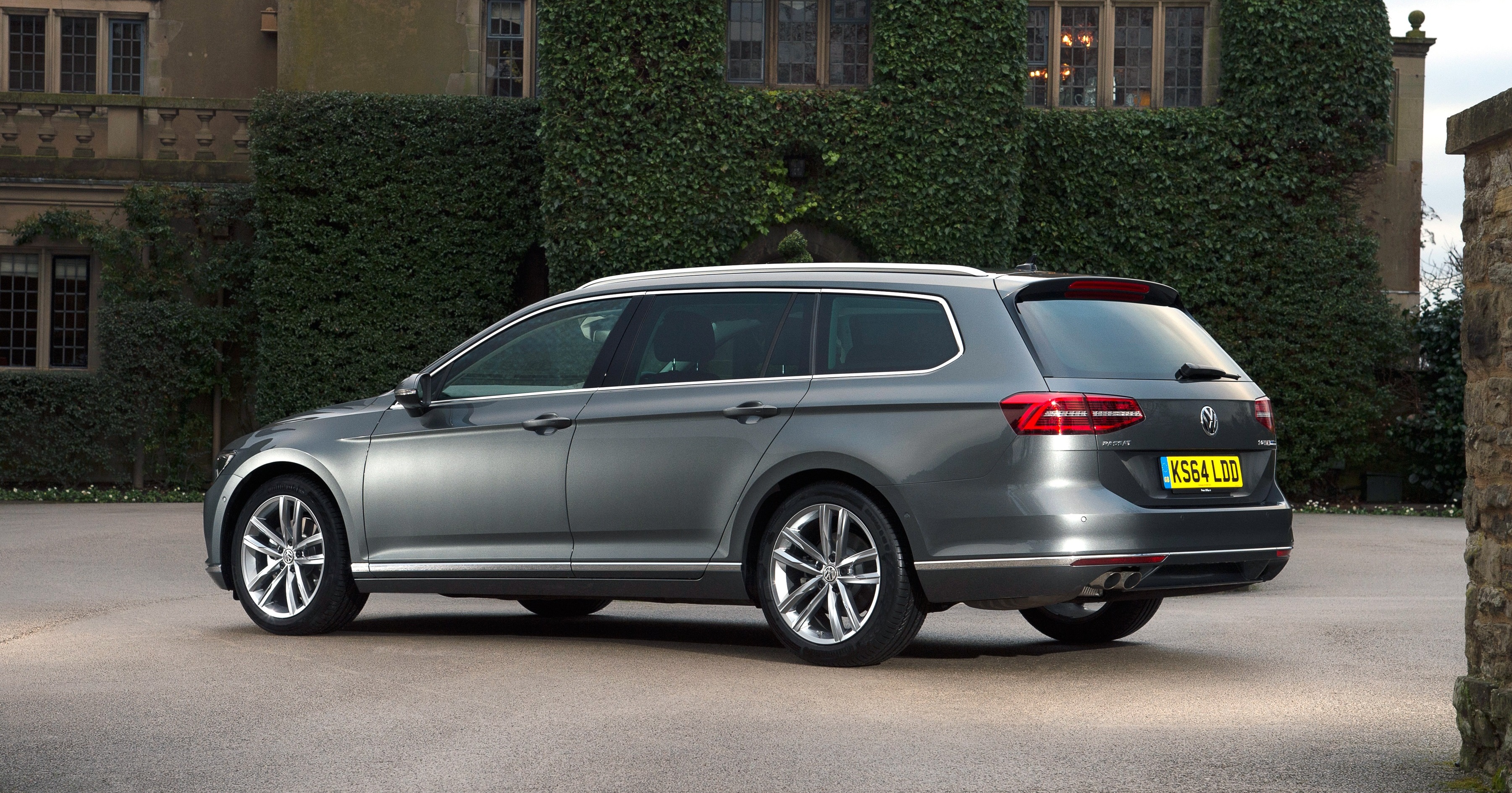 VW Passat and Estate sizes and dimensions guide | Carwow