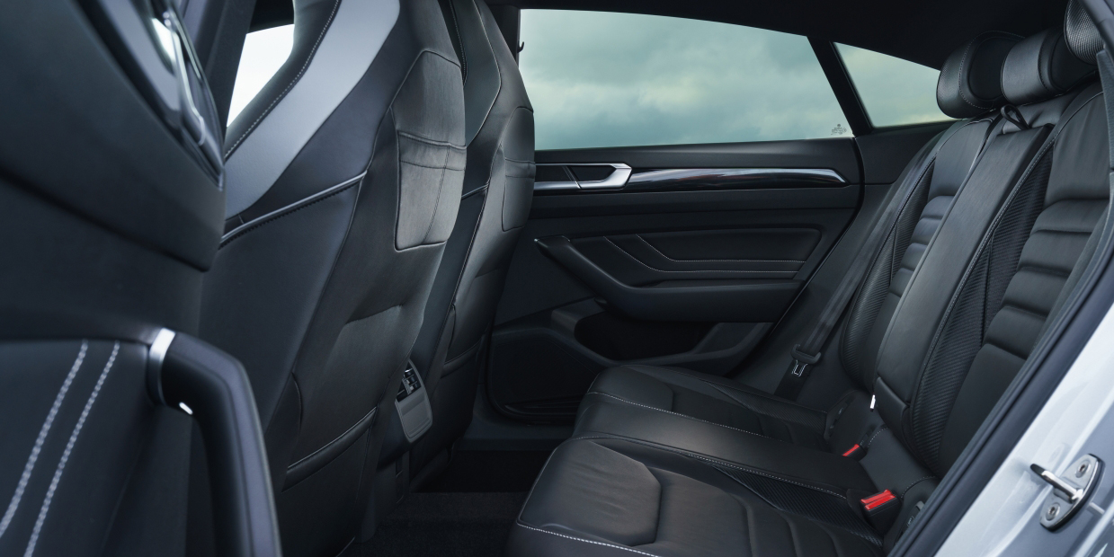 Volkswagen Arteon R Review 2023 | Drive, Specs & Pricing | carwow