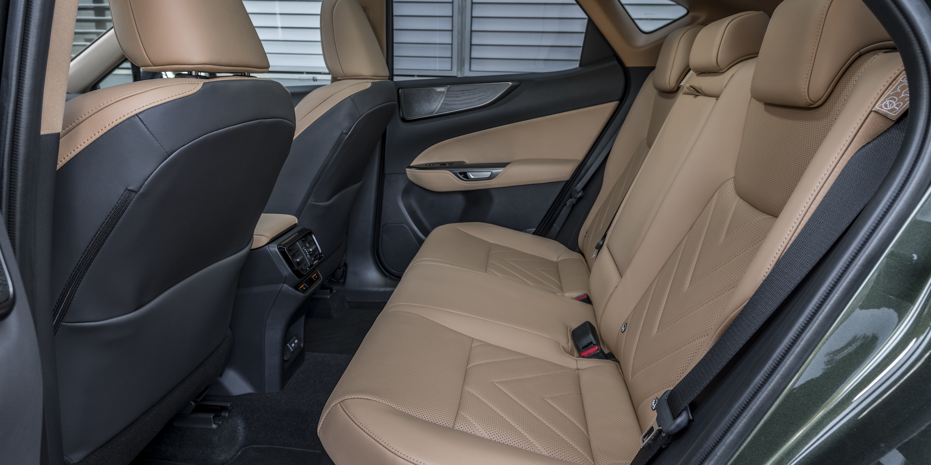 Lexus NX Hybrid Review 2022 | Drive, Specs & Pricing | carwow