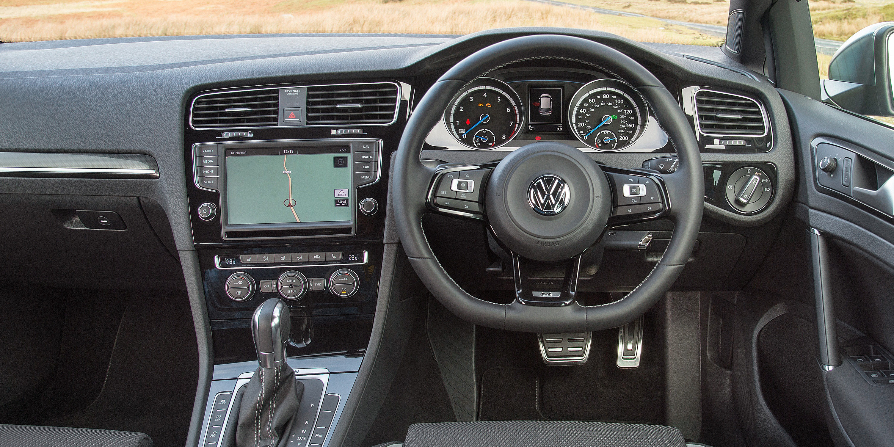 Volkswagen Golf R Review | carwow