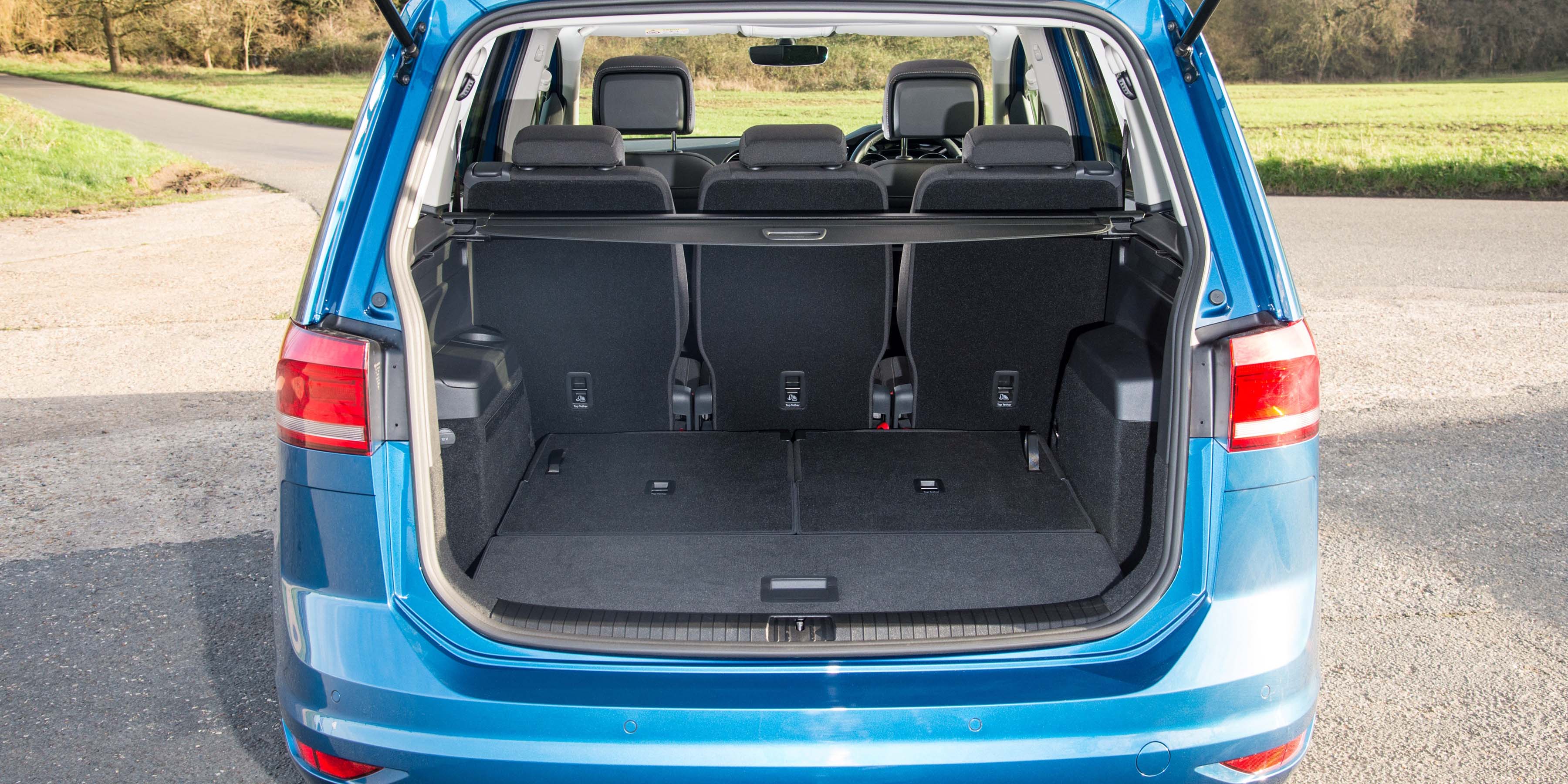 Volkswagen Touran Review | carwow