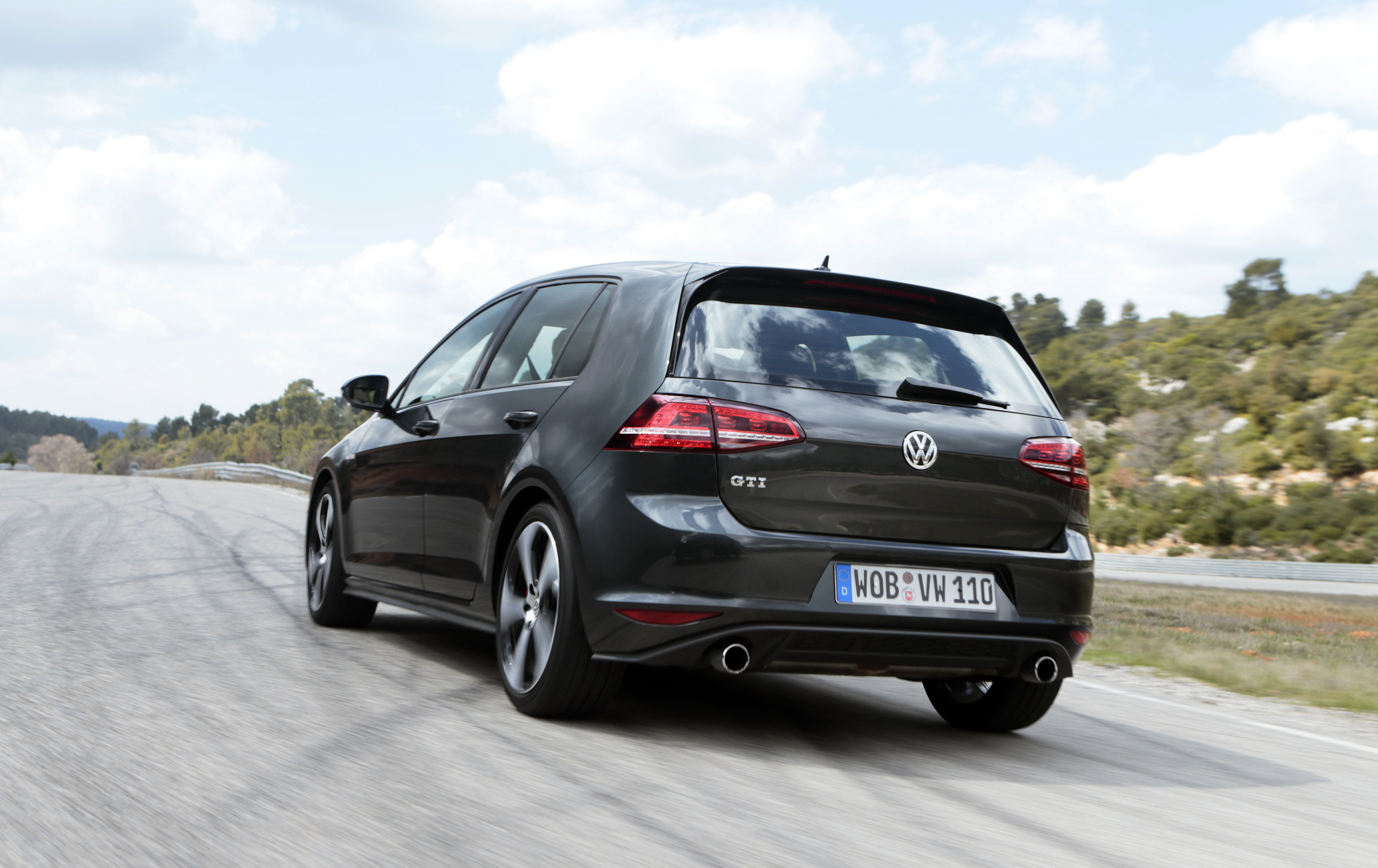 Volkswagen Golf GTI Review | carwow