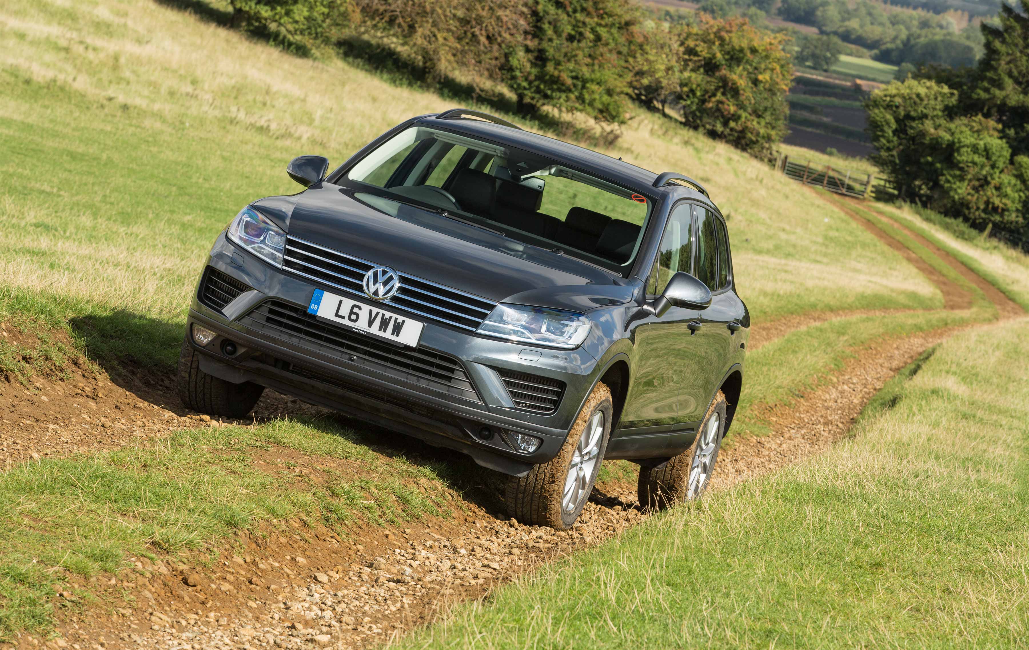 Volkswagen Touareg Review | carwow