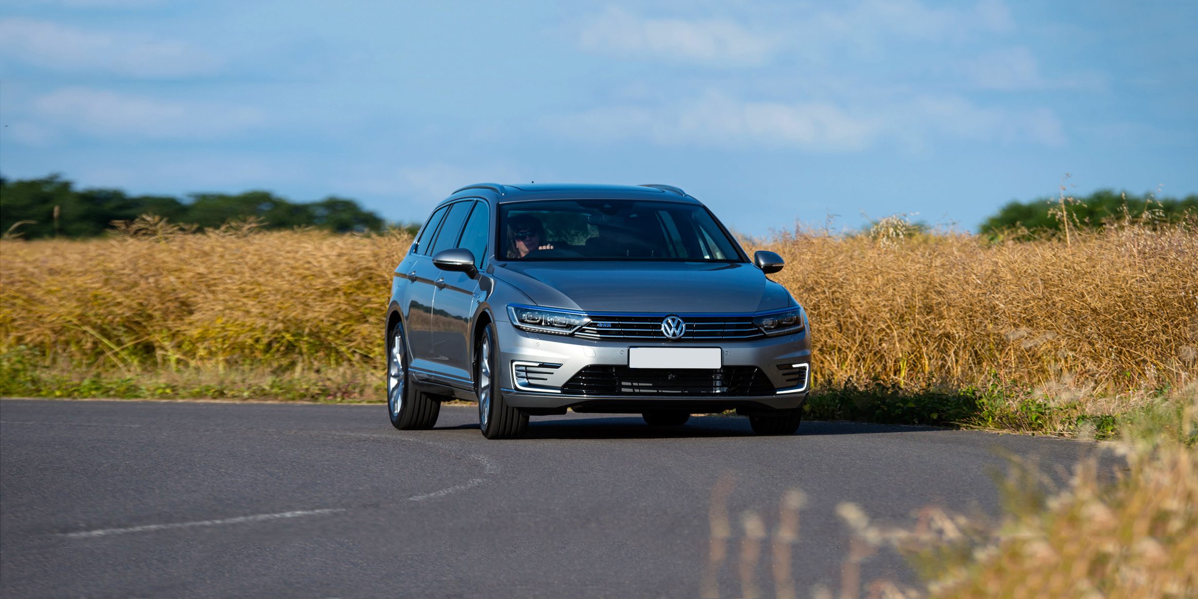 New Volkswagen Passat GTE Estate Review | carwow