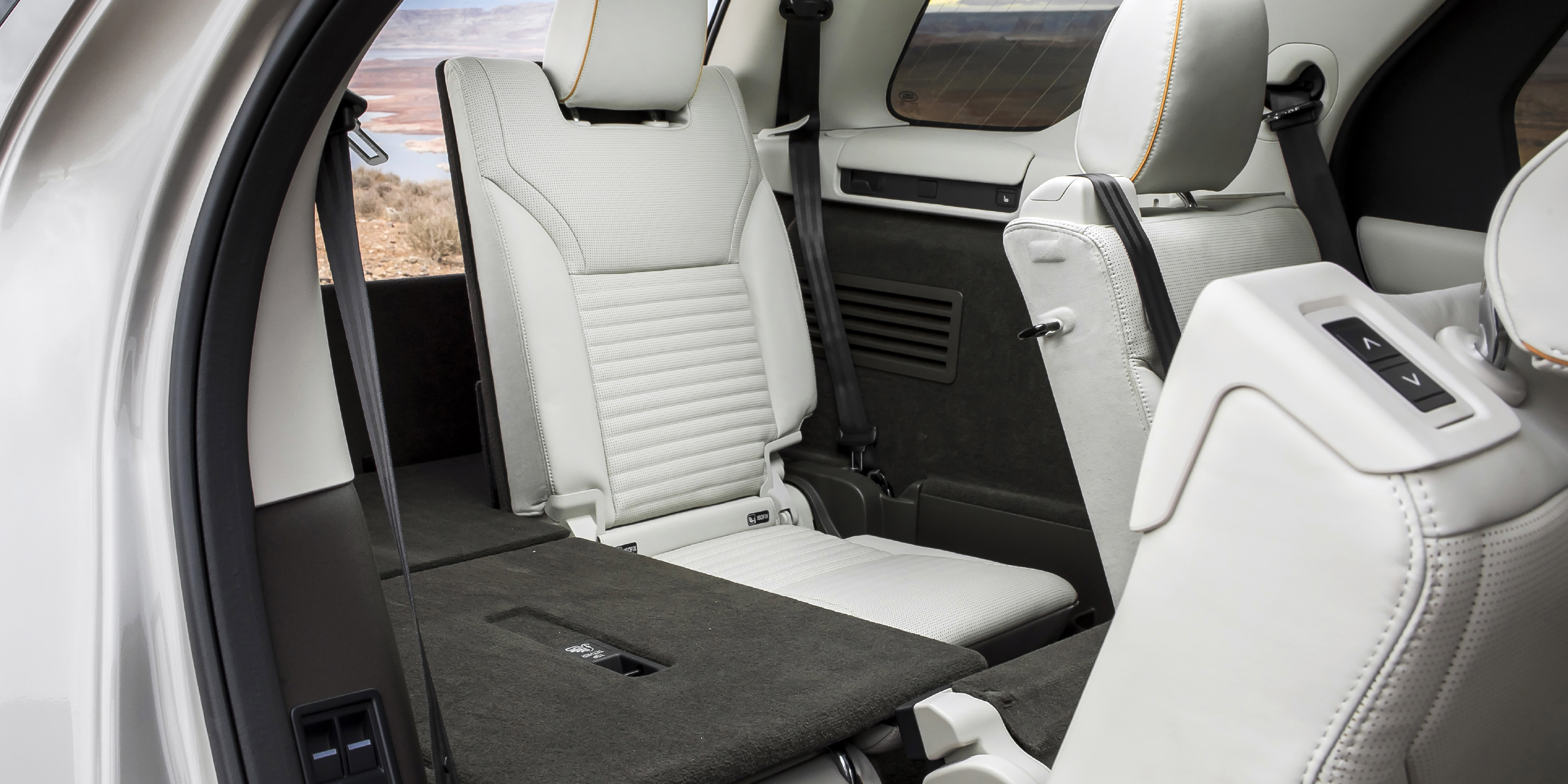 Land Rover Discovery Review | carwow