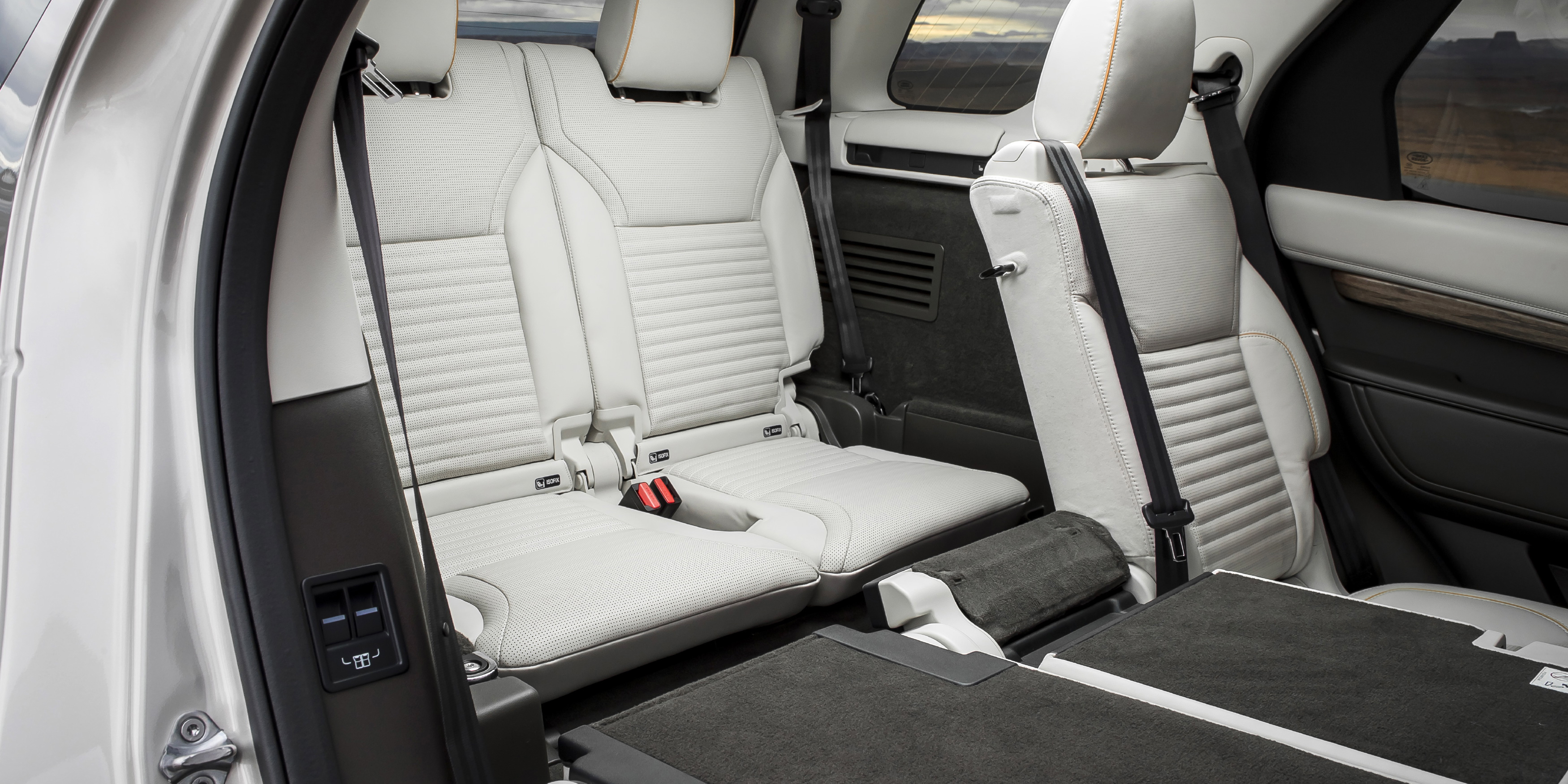 Land Rover Discovery Review | carwow